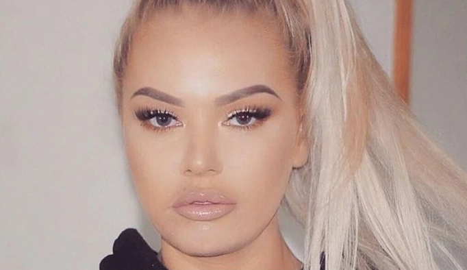 Elle appelle au secours, la police arrive vingt heures plus tard