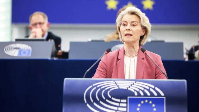 Η Ούρσουλα Φον ντερ Λάιεν στέλνει μήνυμα για την Ουκρανία: Η ένταξη ...