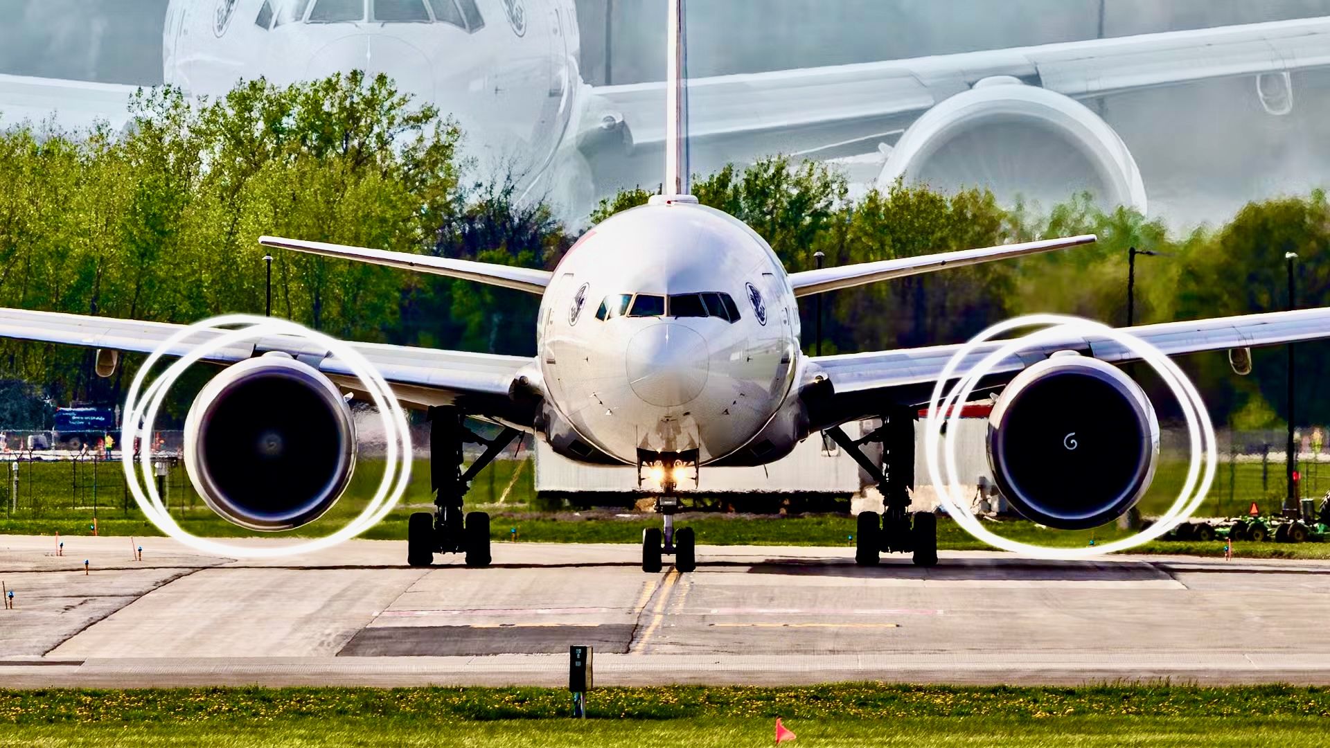 Why the Boeing 777 has such large engines