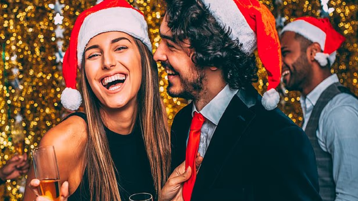 6 warning signs your partner might be straying this holiday season