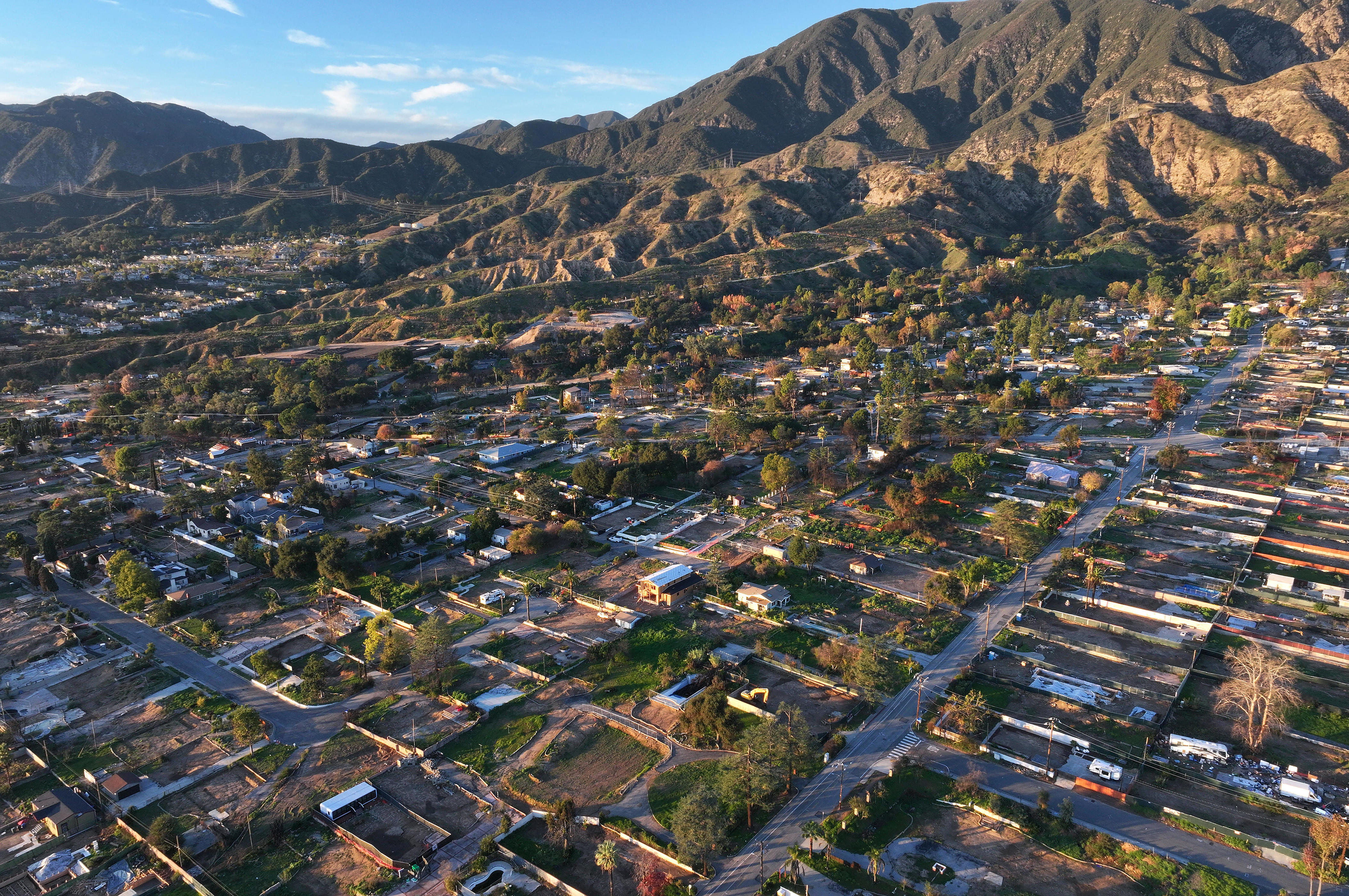 Investors snap up nearly half of LA burn zone lots
