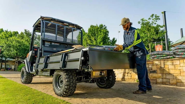 Japanese manufacturer Kubota just made its workhorse UTV even more useful