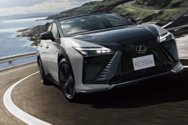 Lexus RZ hadir lebih sangar di Jepang, begini spesifikasi terbarunya