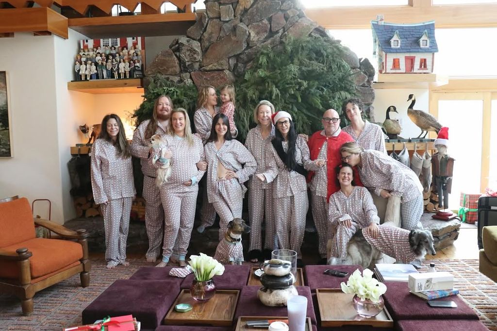 Demi Moore steals the show as she twins with her 3 daughters in photo ...