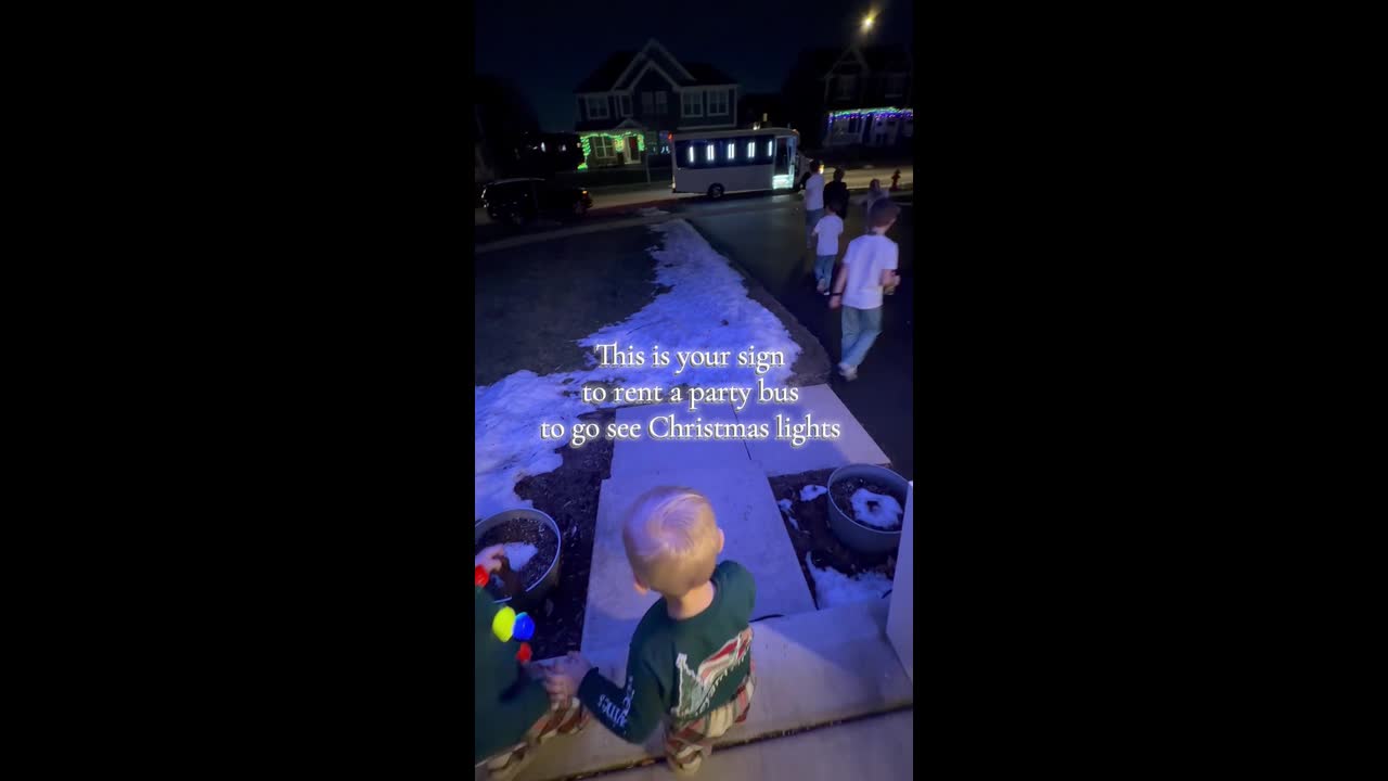 Family hires party bus to tour Chicago’s holiday lights—530K Instagram ...