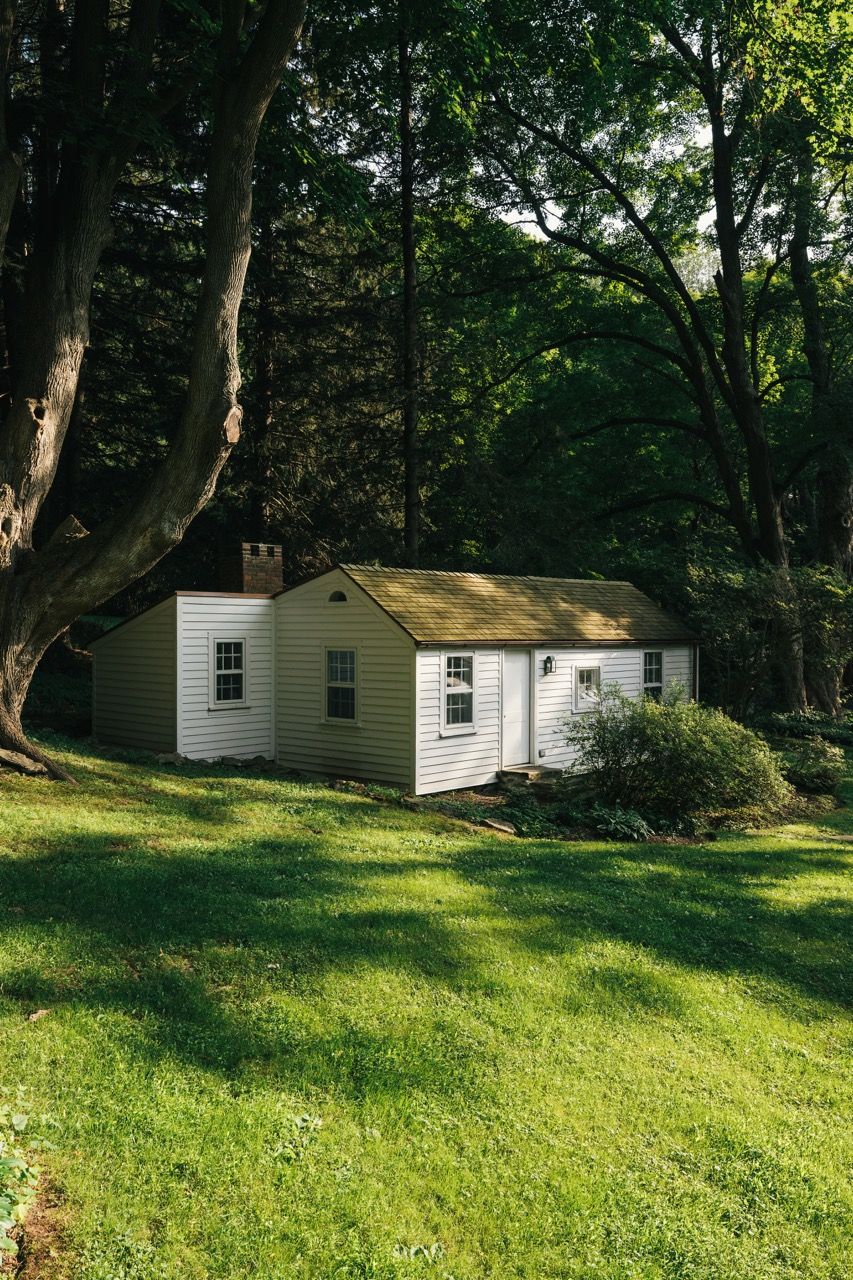This 400-square-foot 1900s New York cottage (once a dress shop!) only ...