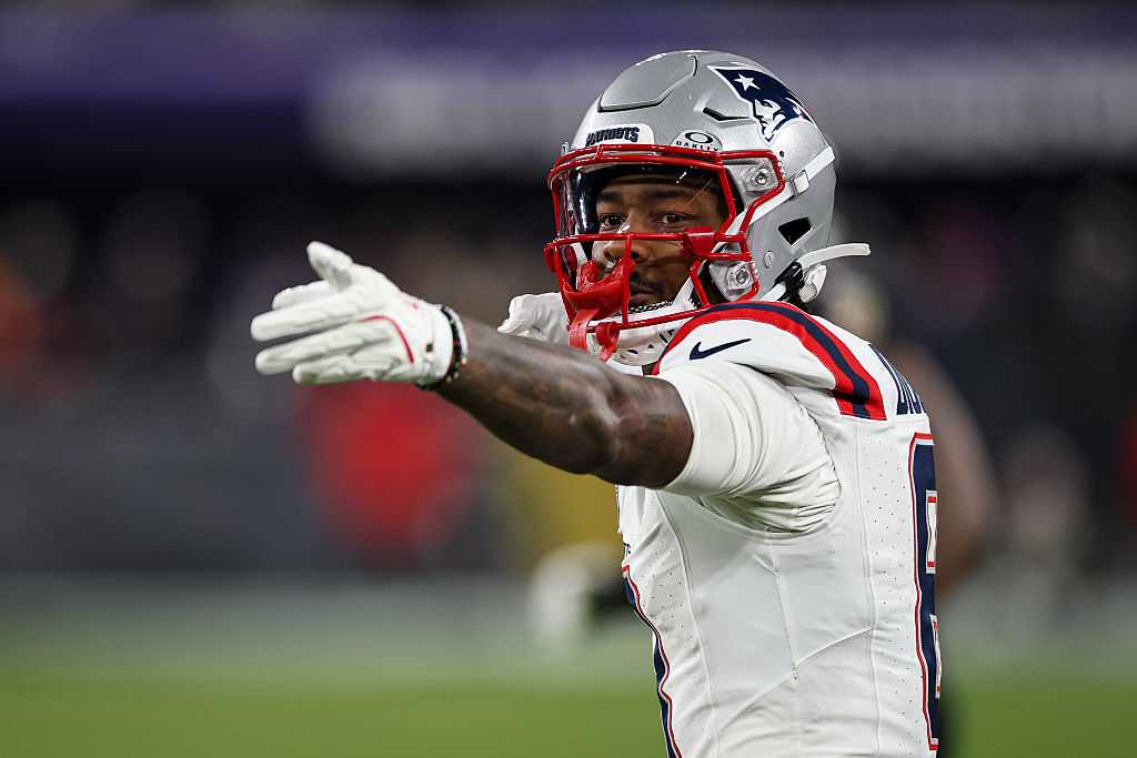 Patriots' star receiver facing felony strangulation charges