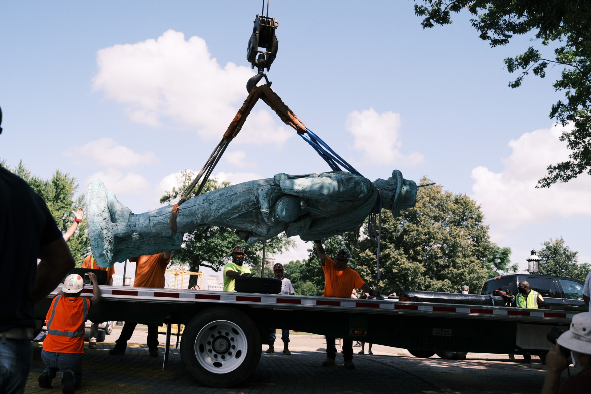 Controversial statues around the world that have been removed