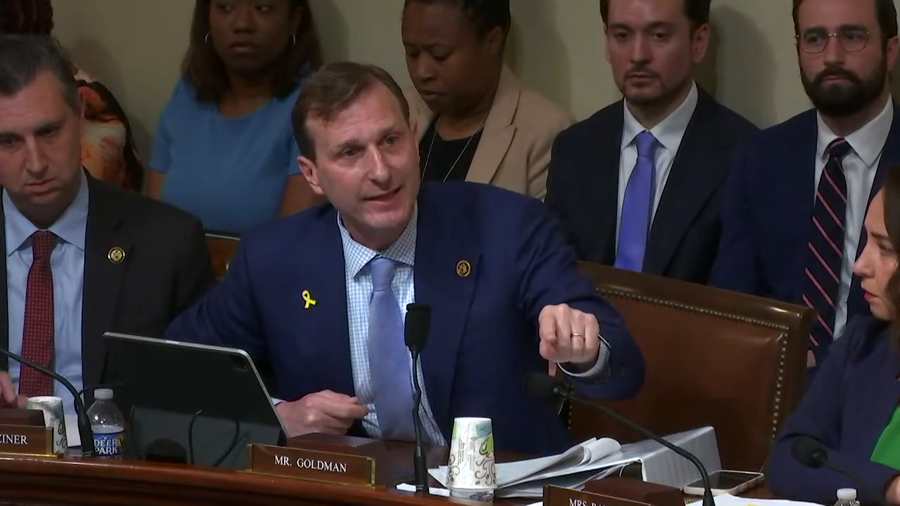 'Be quiet, I'm reclaiming my time!': Dan Goldman shows Kristi Noem who ...