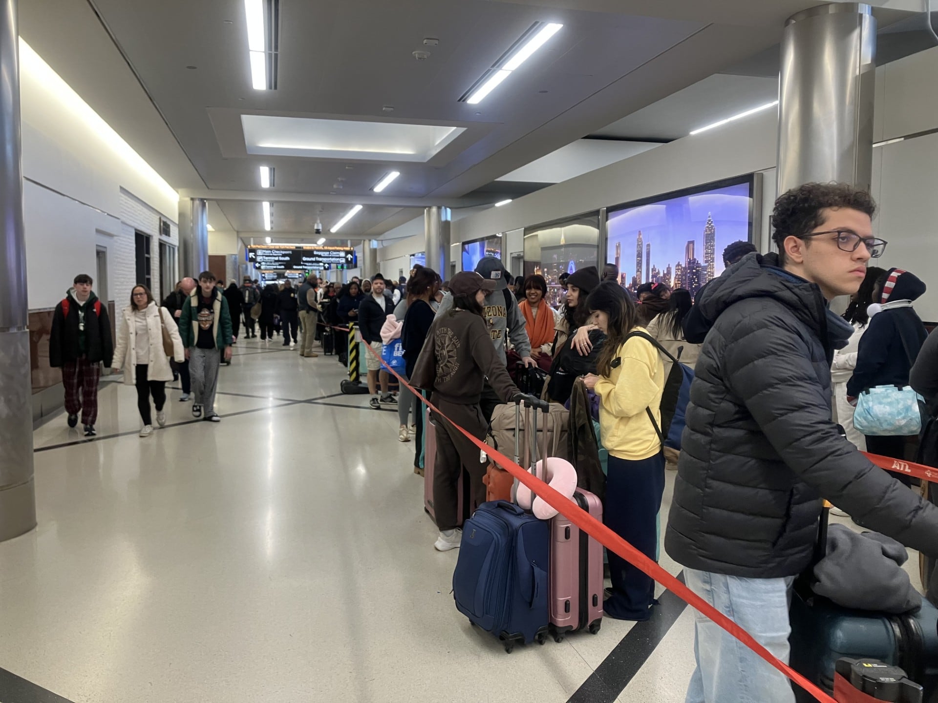 Holiday travelers deal with long lines at Hartsfield-Jackson Atlanta ...