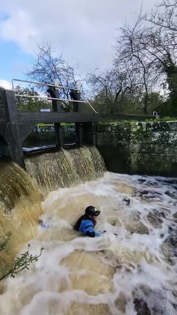 Kayaker threads a narrow lock drop with precision
