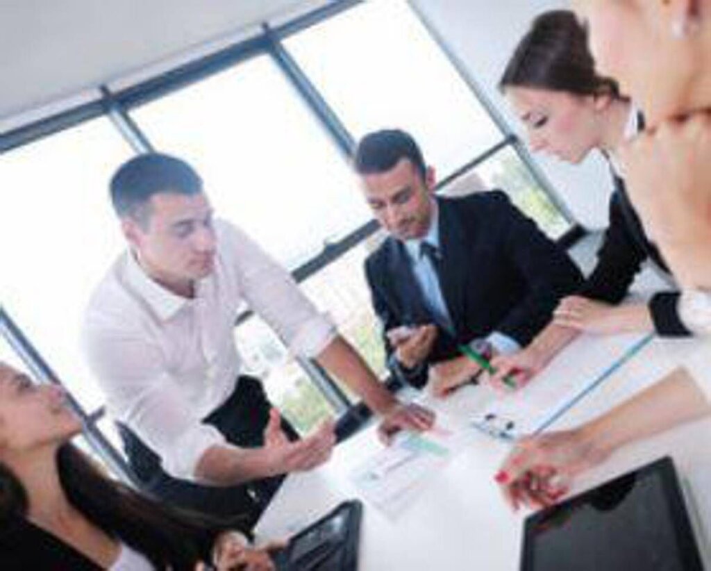 Giovani in fuga dall'Italia, sono 630mila tra il 2011 e il 2024: cosa ...