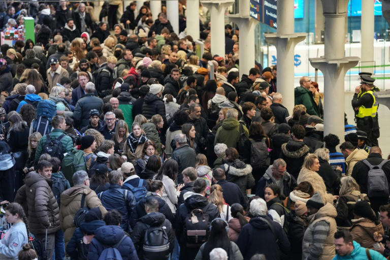 Eurostar likely back to normal overnight after power glitch sparks ...