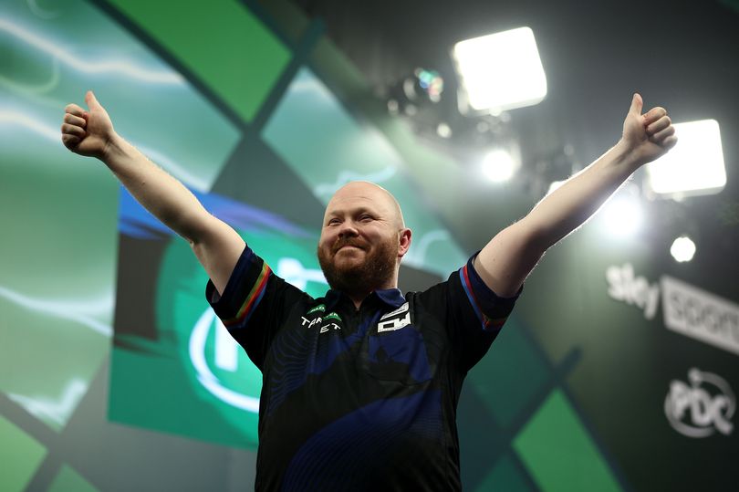 Darts star asks Ally Pally 'who wants a Chinese' as he comes closer to ...