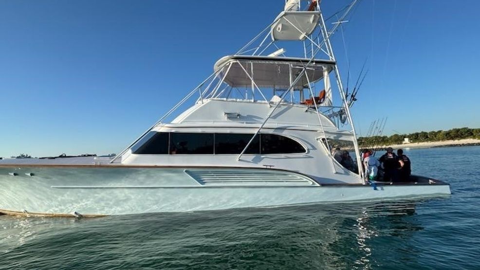 Coast Guard rescues 7 from flooded fishing boat near Peanut Island