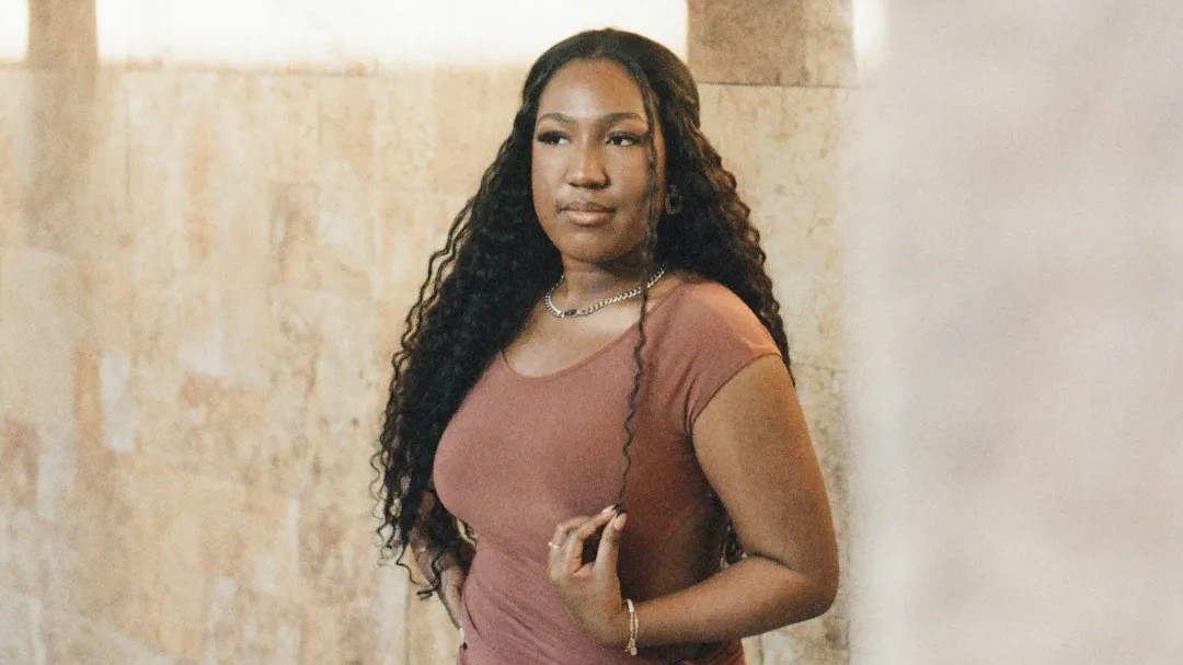 The vertical illusion: 5 hemline tricks that make curvy women look taller