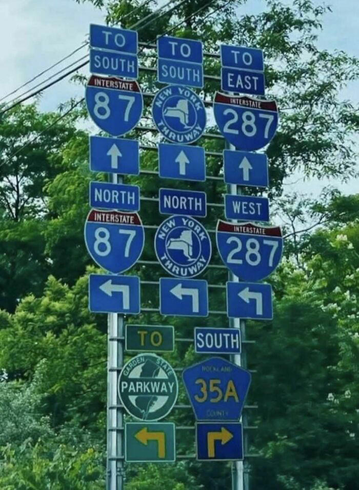 50 hilarious and dumb signs that surprised people with their weirdness