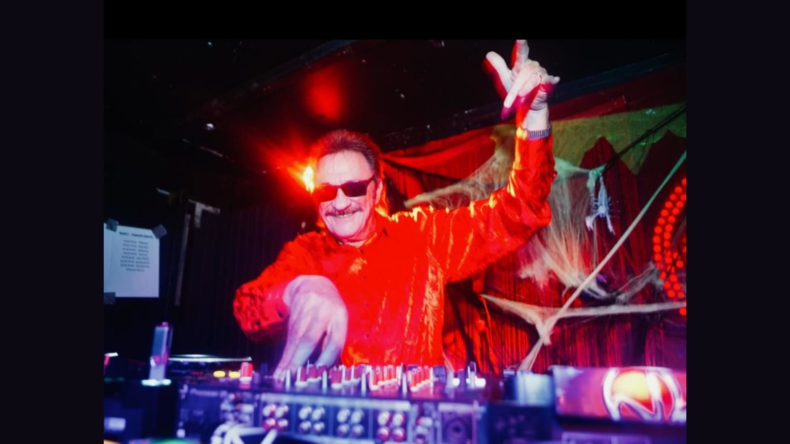 Paul Elliott's 'wonderful shock' as ChuckleVision star receives MBE in ...