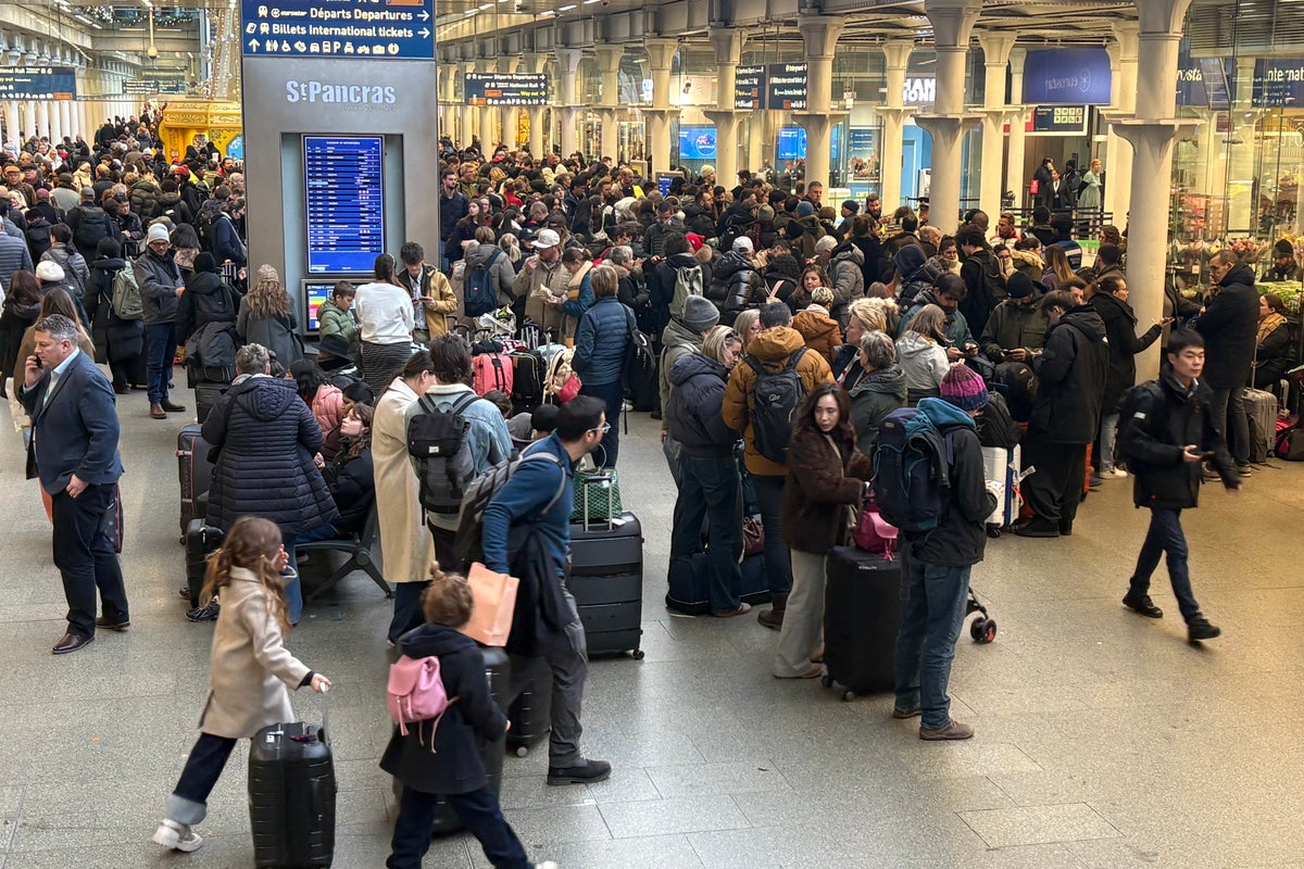 Falla eléctrica interrumpe viajes de tren entre Reino Unido y Europa