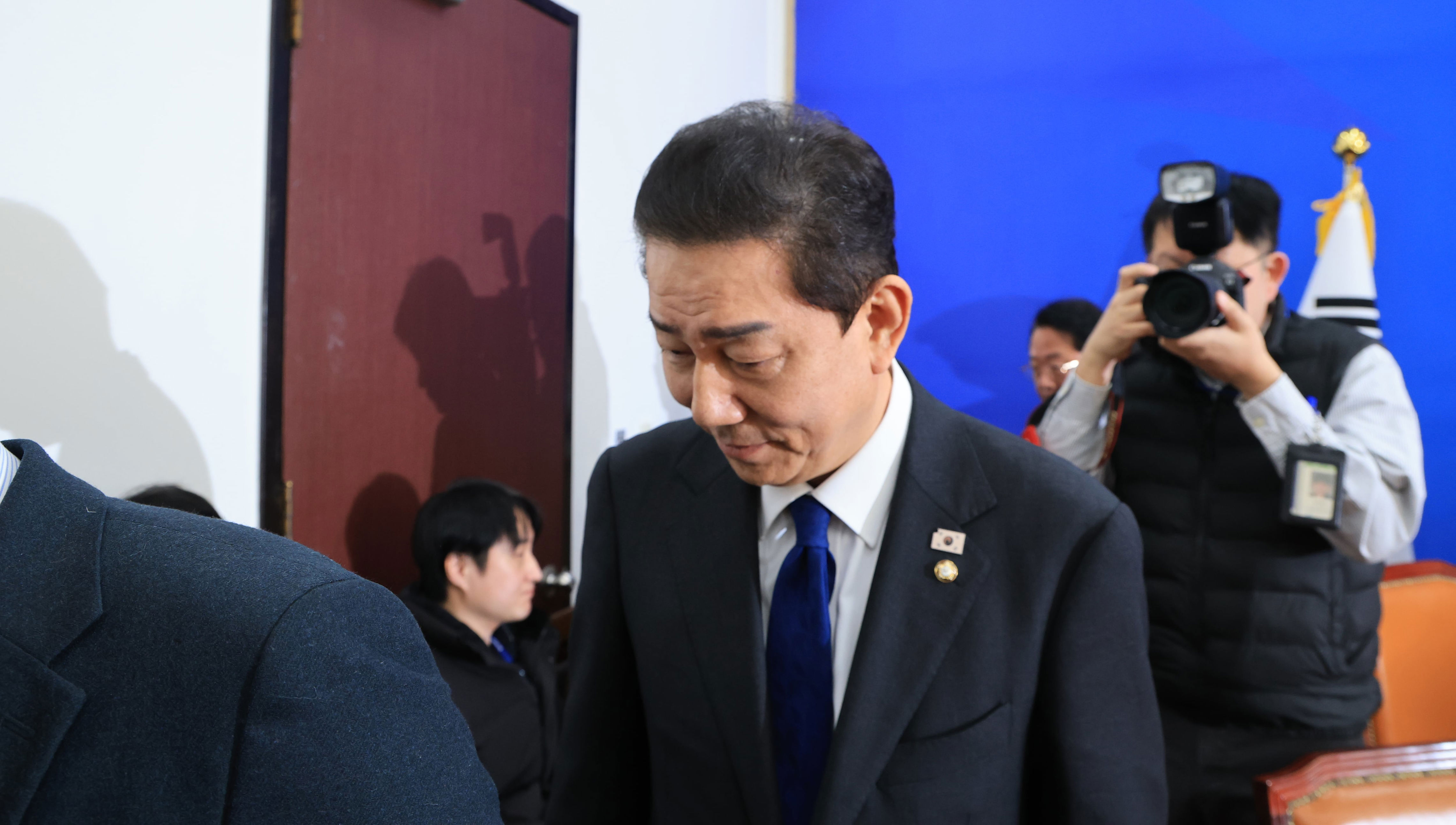 Democratic Party floor leader resigns over nomination bribery