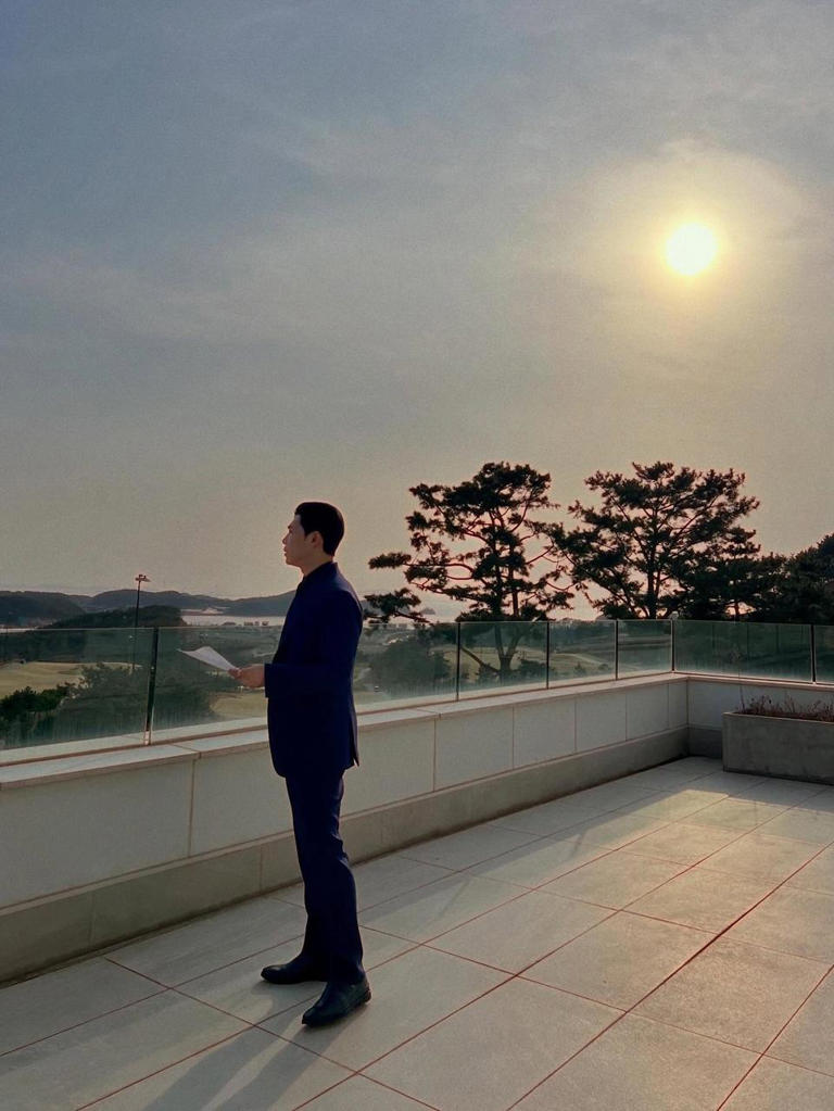 “Thank u and good bye 2025”…지승현, 노을 아래 다짐→새해 행복 기원