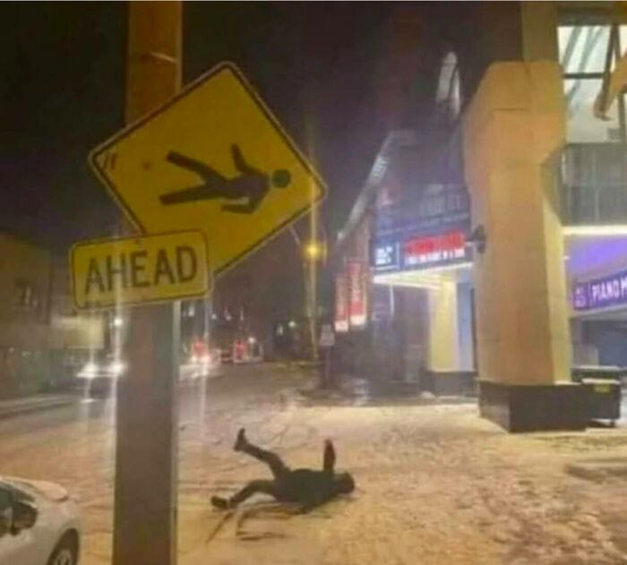 50 hilarious and dumb signs that surprised people with their weirdness
