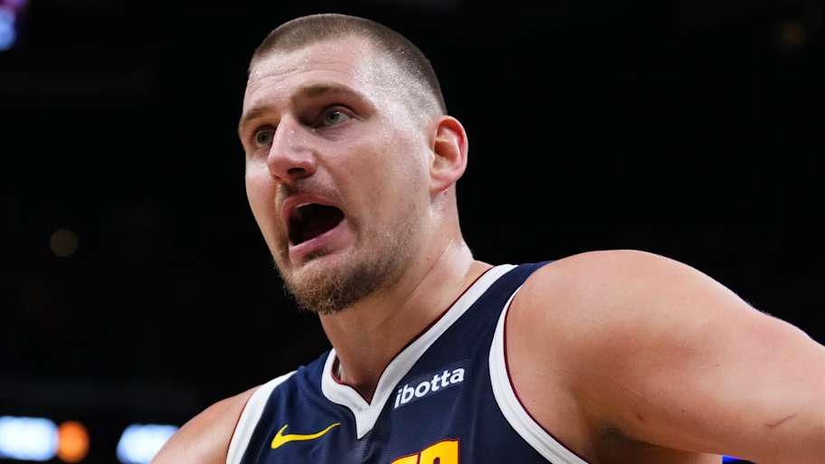 Nuggets completely crater after Jokic goes down with scary-looking injury