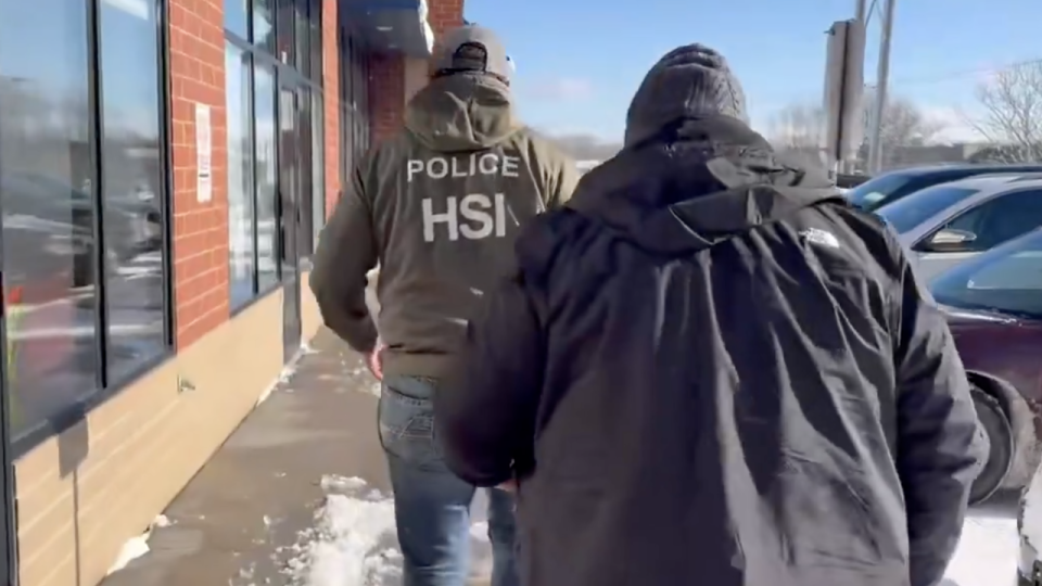 Primero, un video viral. Luego, un despliegue federal para investigar ...