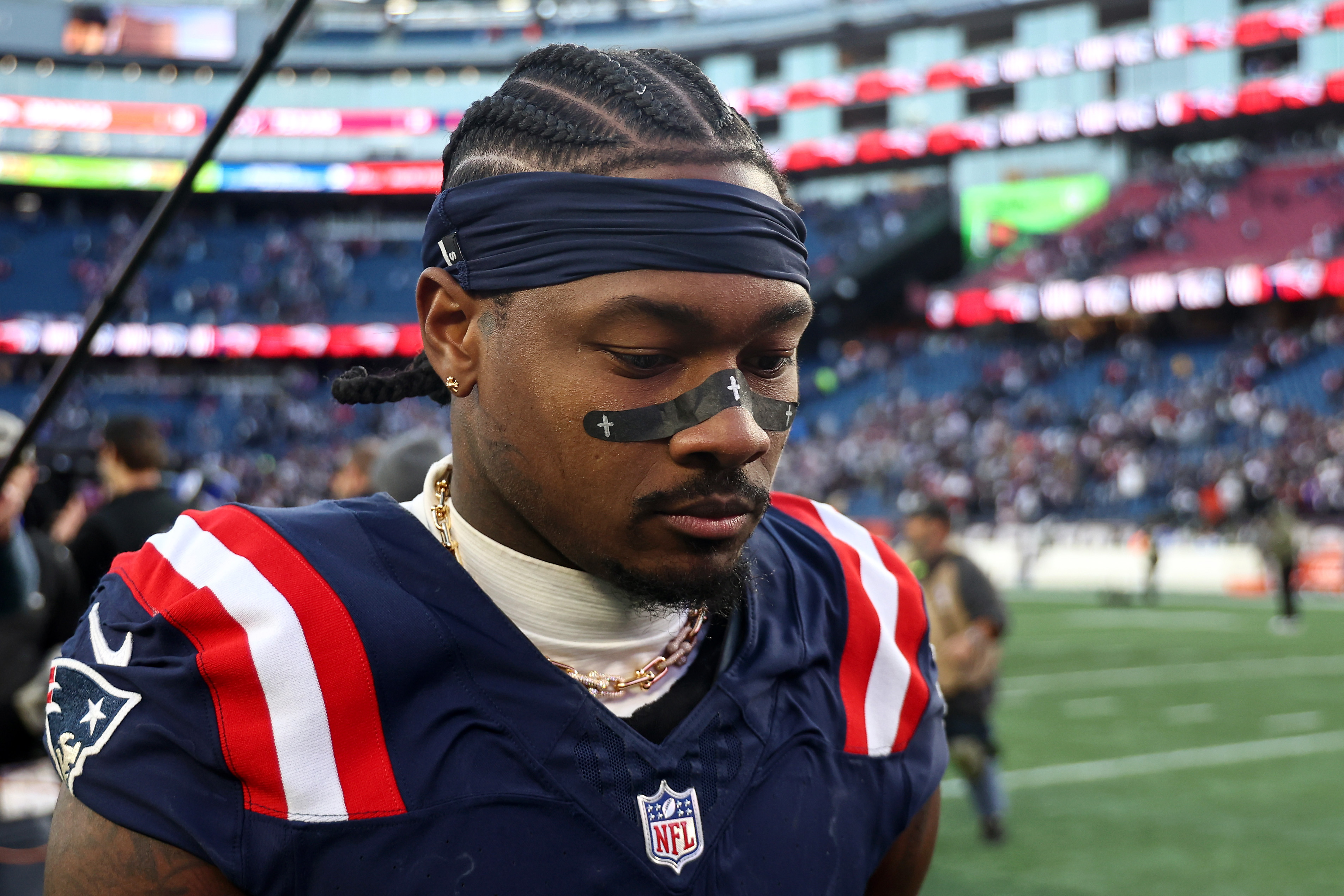 Patriots receiver Stefon Diggs faces felony assault charges, strangulation