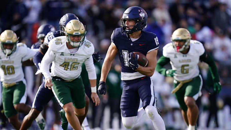 UConn WR enters transfer portal