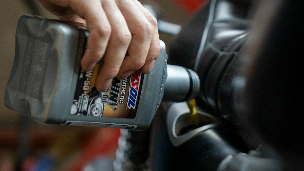 Full synthetic vs high mileage oil: Which is better?