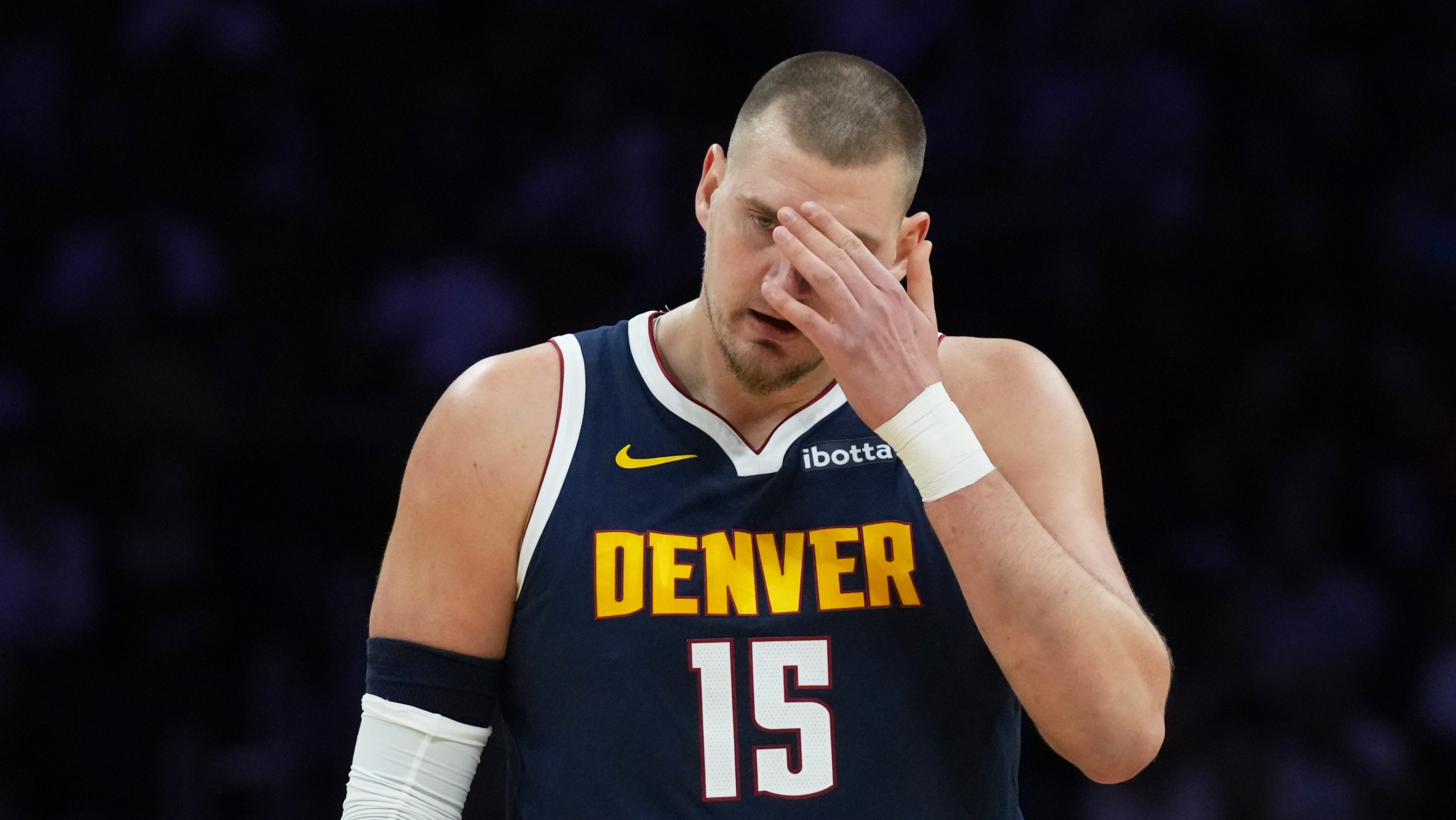 Nikola Jokic sufre grave lesión y preocupa a Denver y la NBA