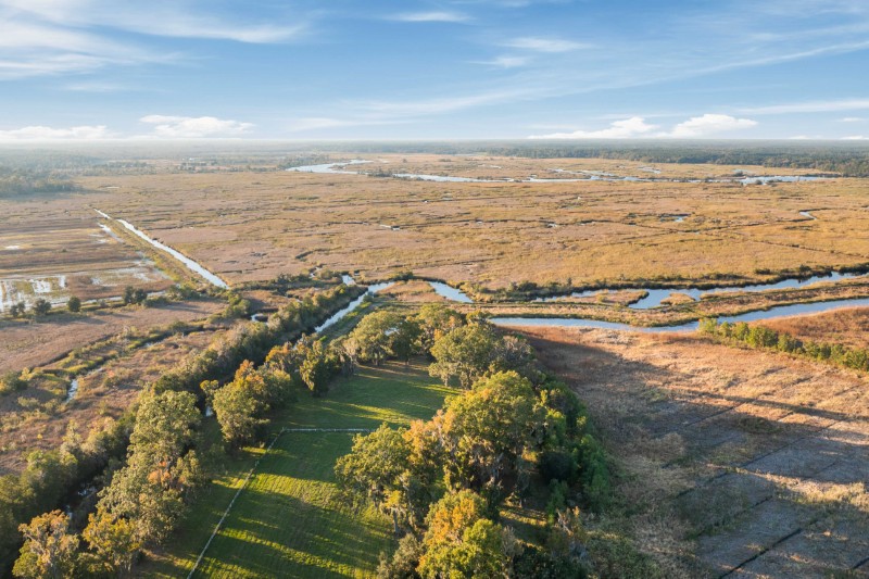 An 86-acre Lowcountry rice plantation is reborn as a modern estate ...