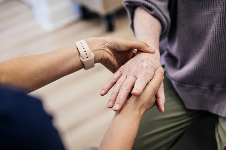 Early red flag of lung cancer may be identified by simple fingernail test