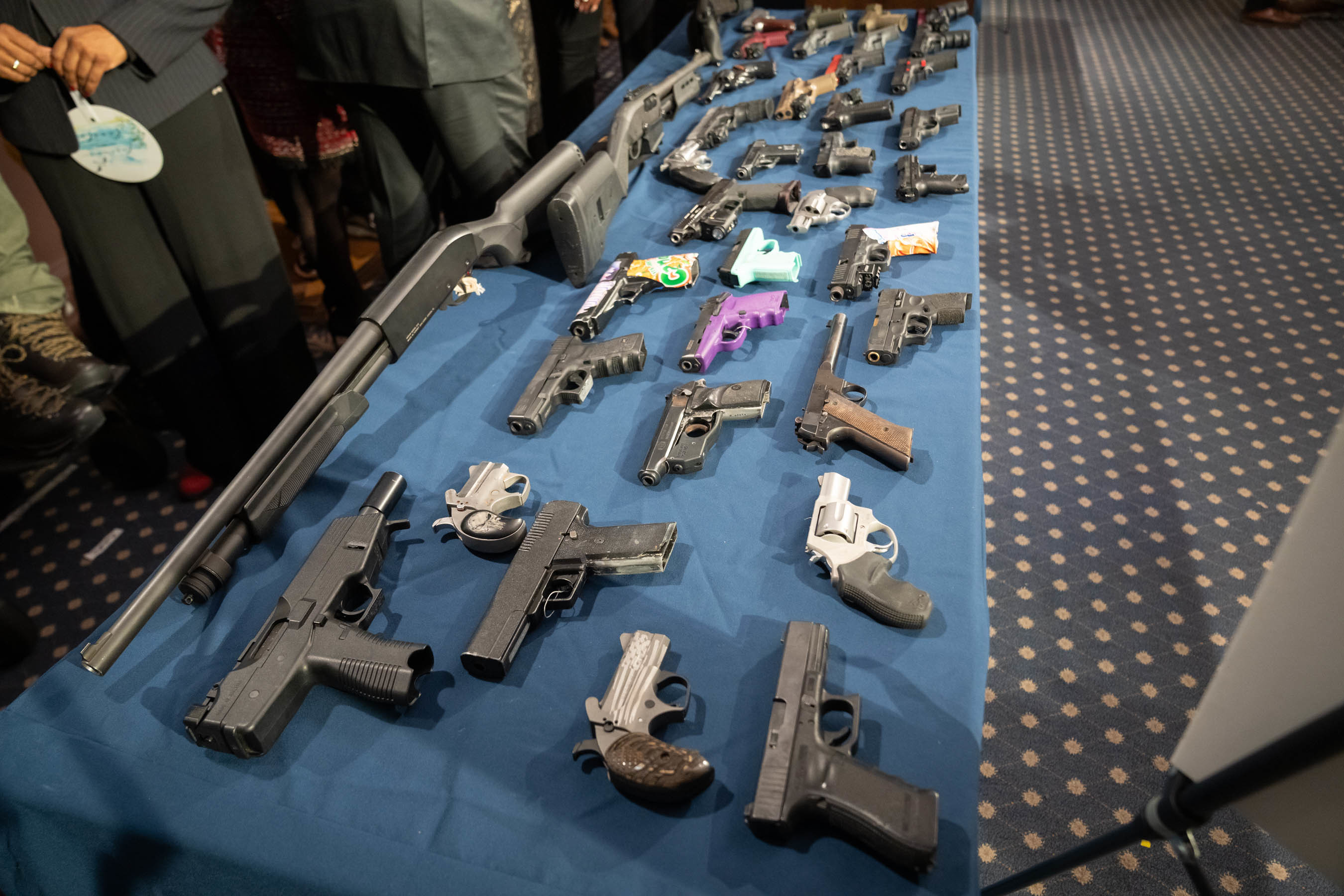 Administración Adams: más de 25,000 armas han sido confiscadas de las ...