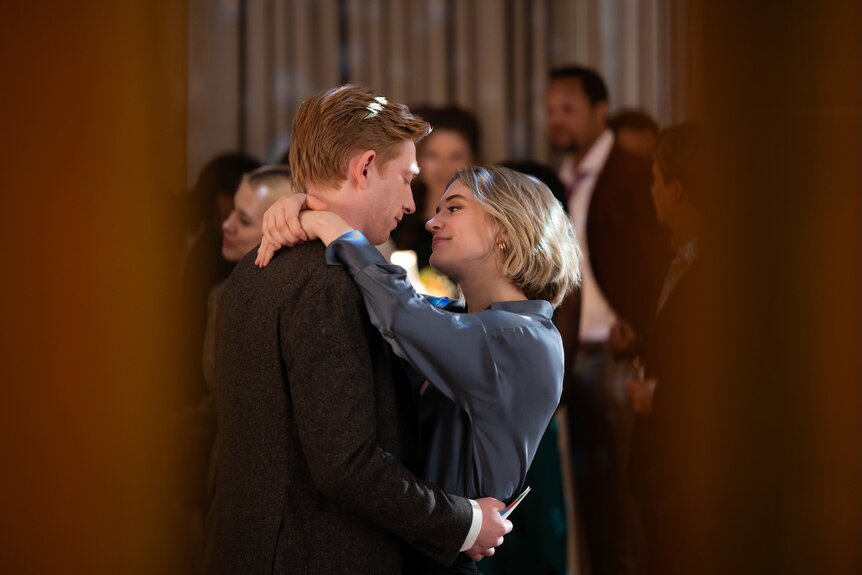 Award show attendees unaware of subtext in acceptance speech