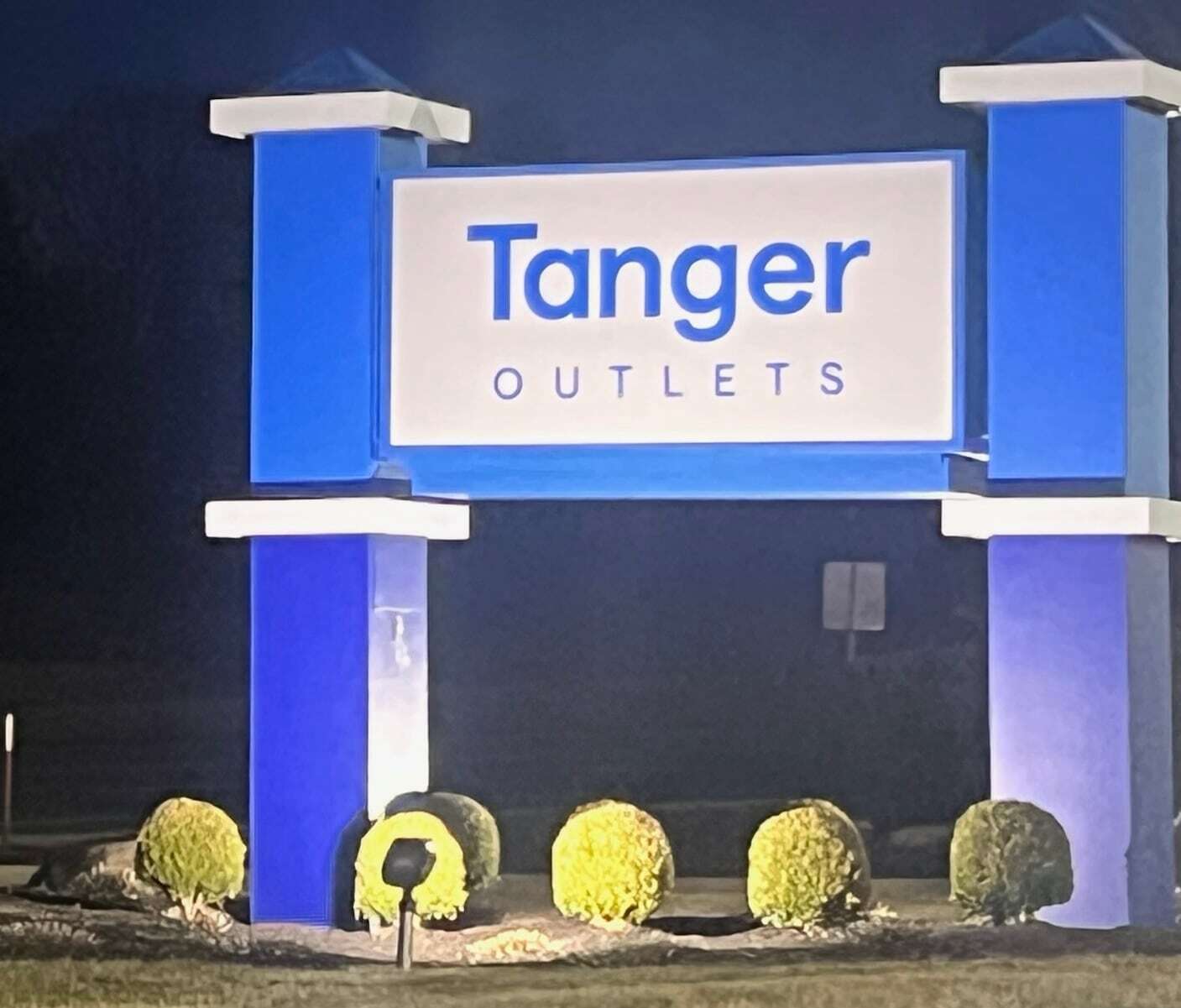 Power outage temporarily closes outlet center in Dauphin County