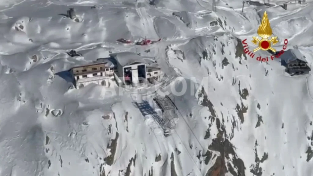 Accidente de teleférico en Italia deja heridos y atrapados