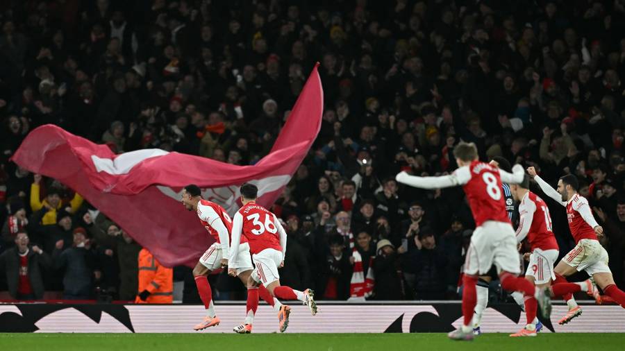 Arsenal mit Machtdemonstration