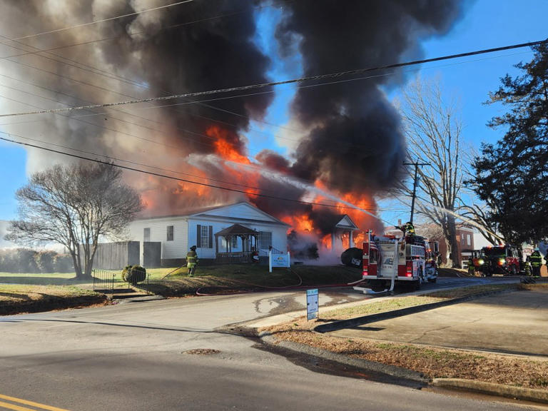 Fire destroys most of funeral home building in Amelia County