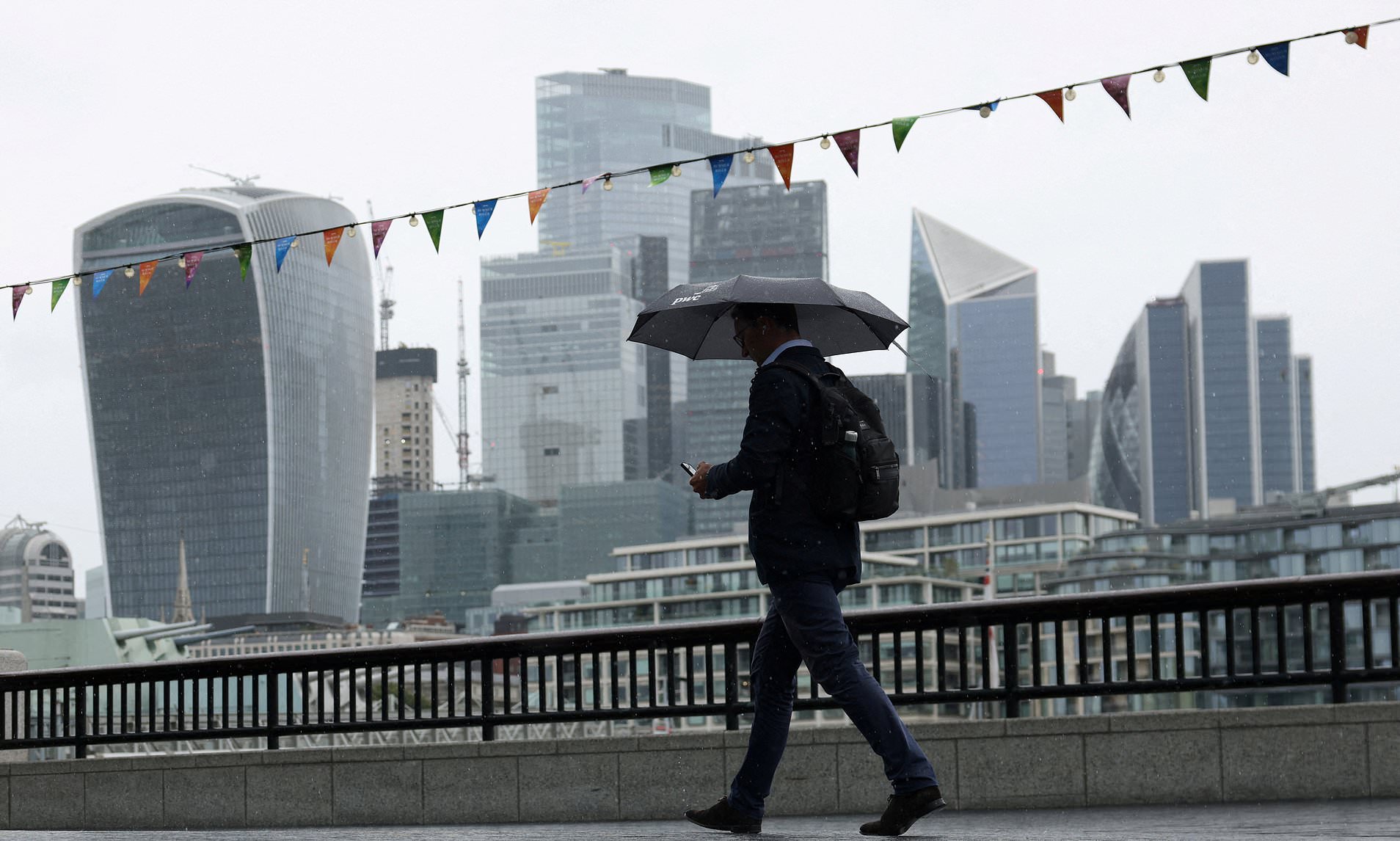 Footsie on cusp of 10,000 landmark as investors pin their hopes on 'a ...