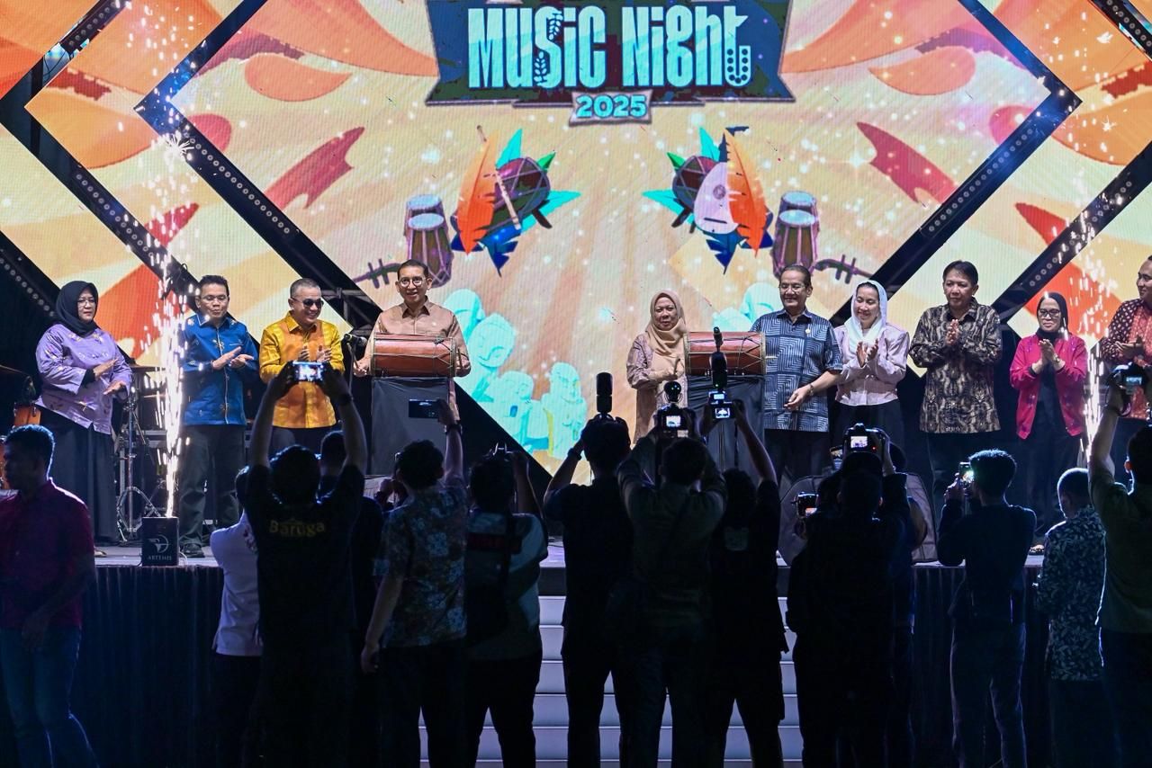 Fadli Zon takjub lihat Negeri Seribu Megalit: Ethnic Music Night 2025 ...