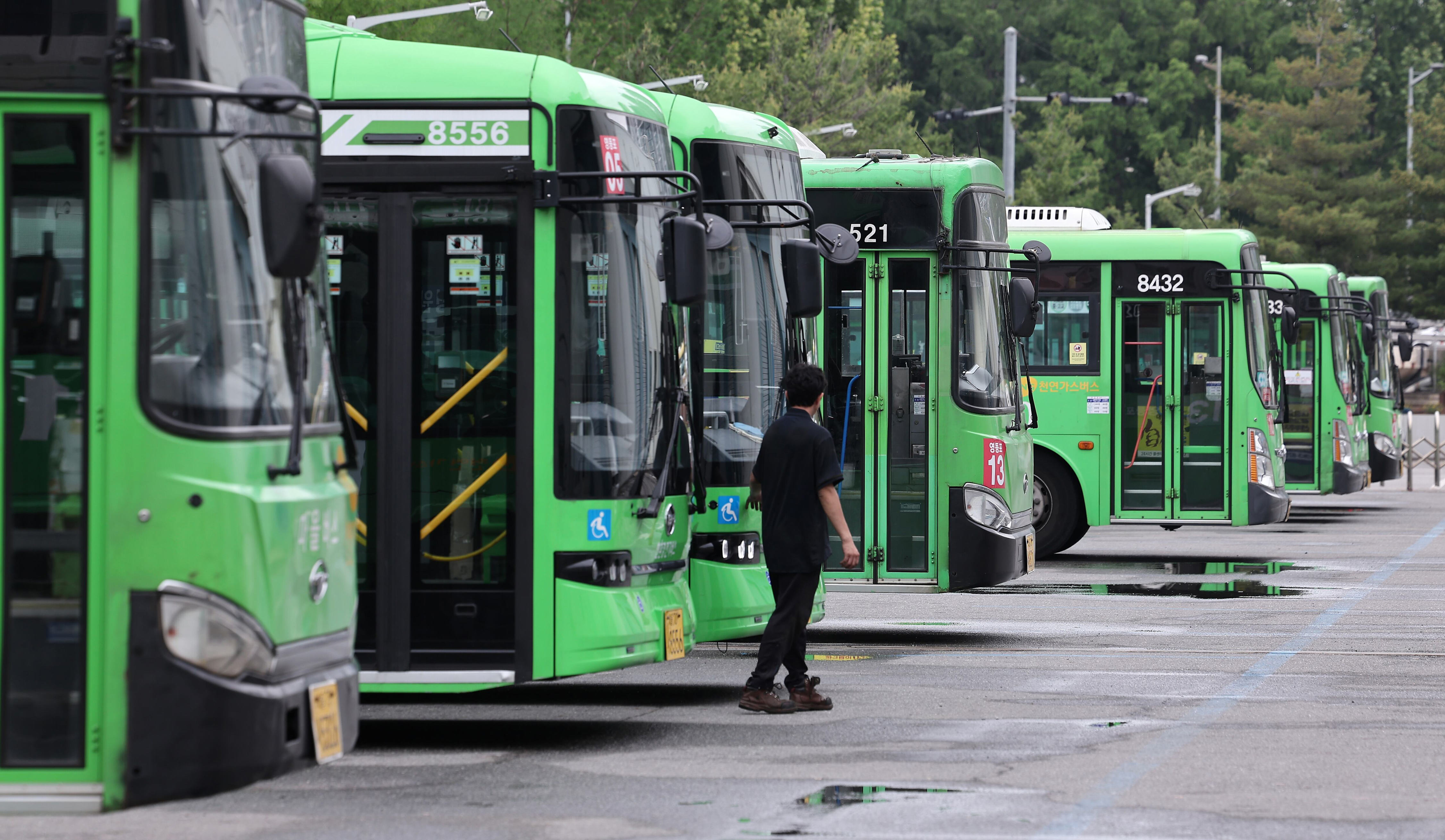 Flat-rate pass refunds transit fares over 62,000 won