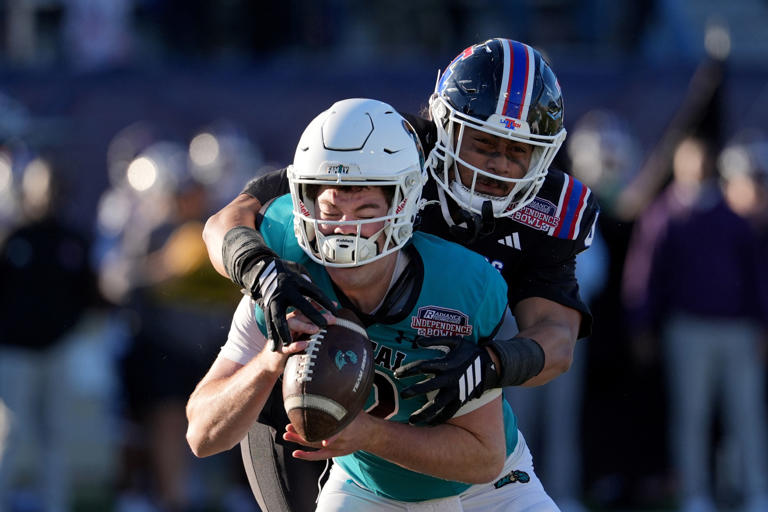 Louisiana Tech scores 17 in 4th quarter, beats Coastal Carolina 23-14 ...