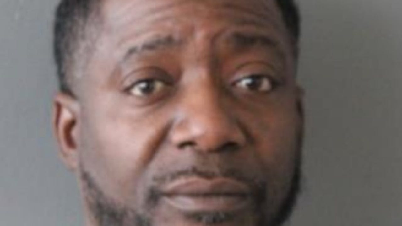 Chicago crime: Suburban man robbed South Side business at gunpoint ...