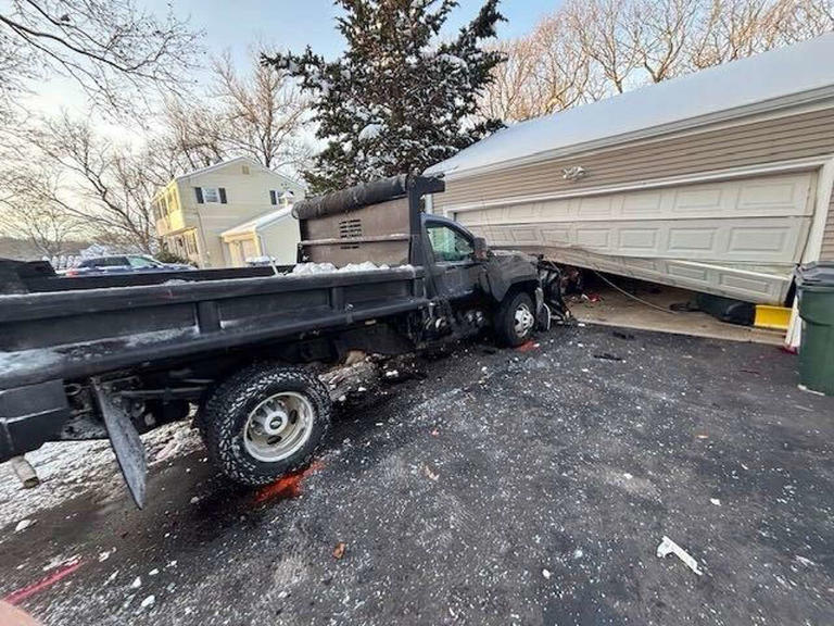 Out-of-control Fairfield snowplow crashes into home, cars, garage ...