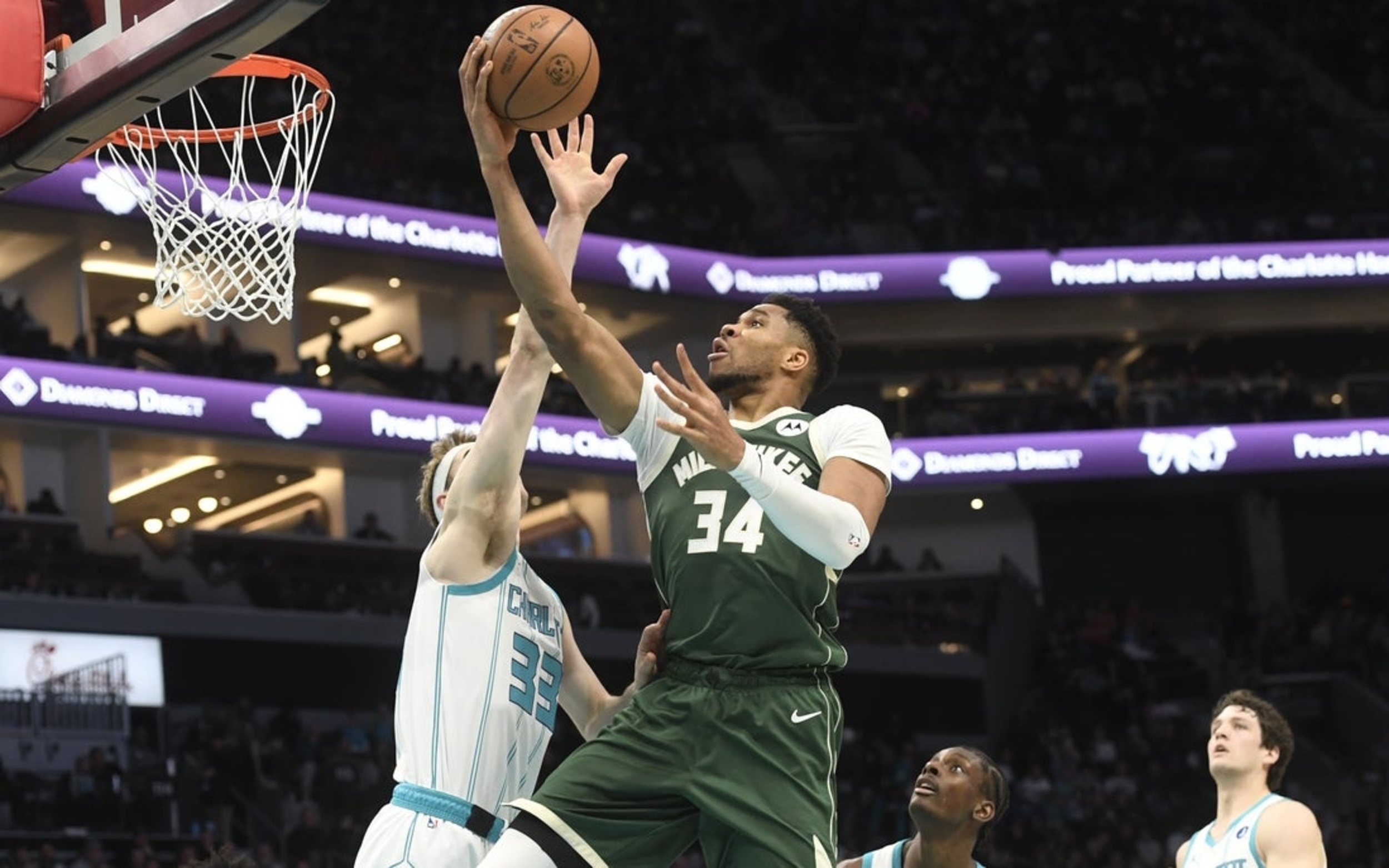 Rolling with Giannis back, Bucks welcome Wizards