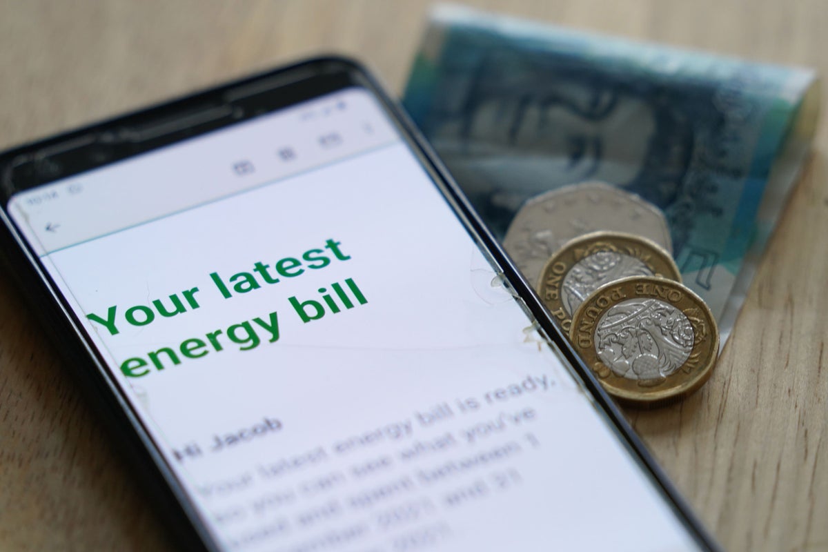 UK energy bills to fall by £138 in April, experts predict