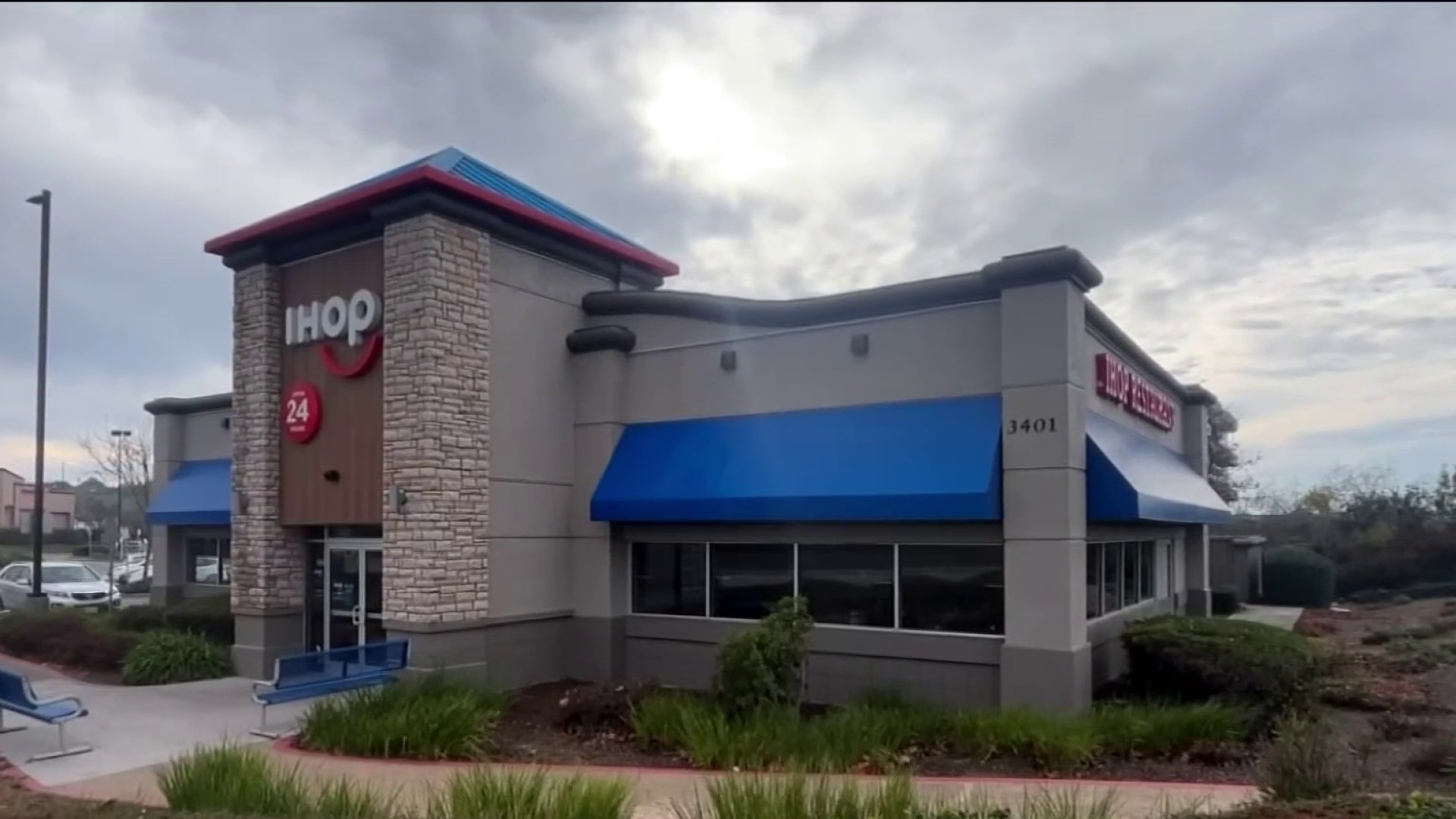 Worker fatally shot inside IHOP in Richmond