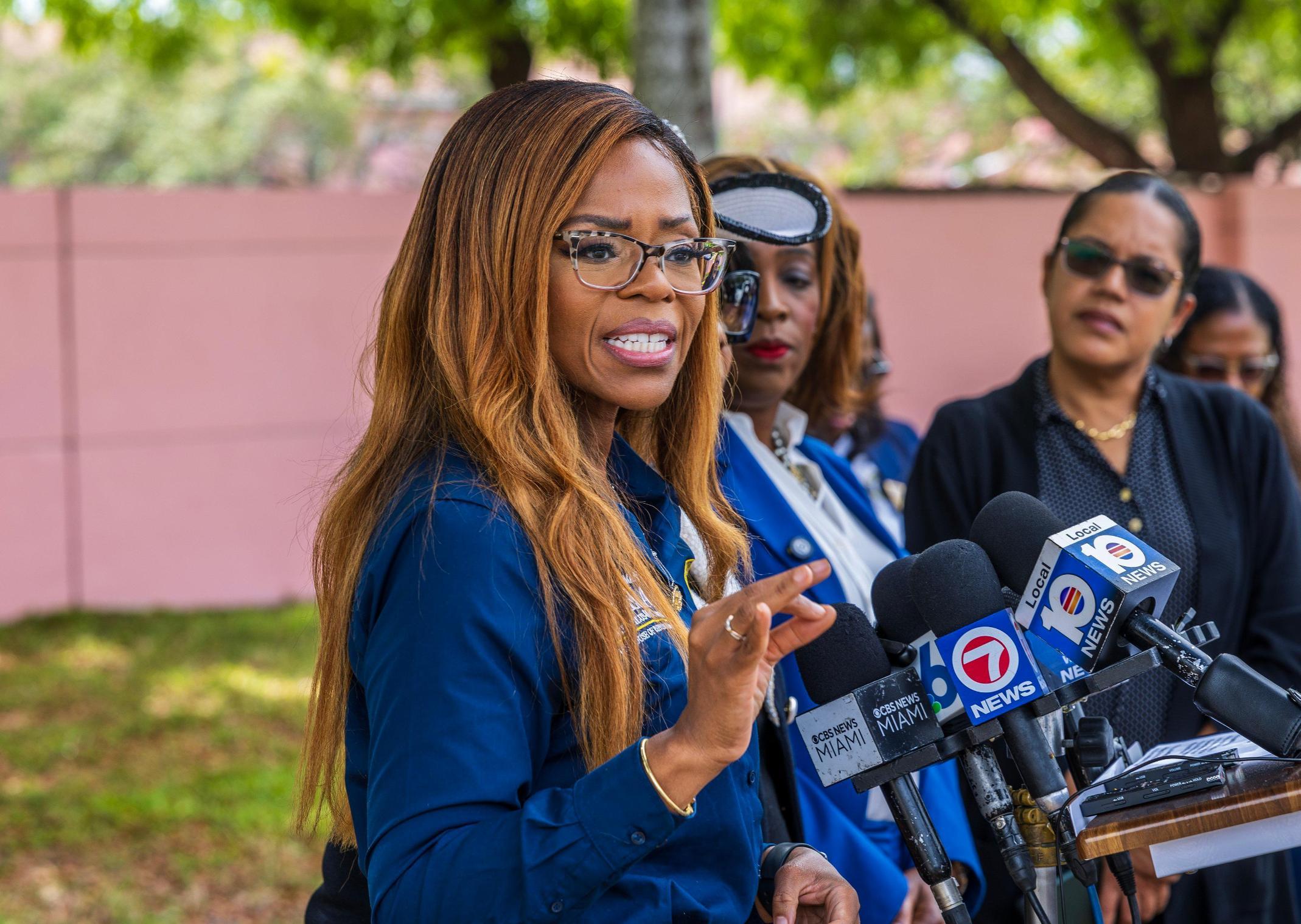 Broward congresswoman shows up in court a third time, but doesn't enter ...